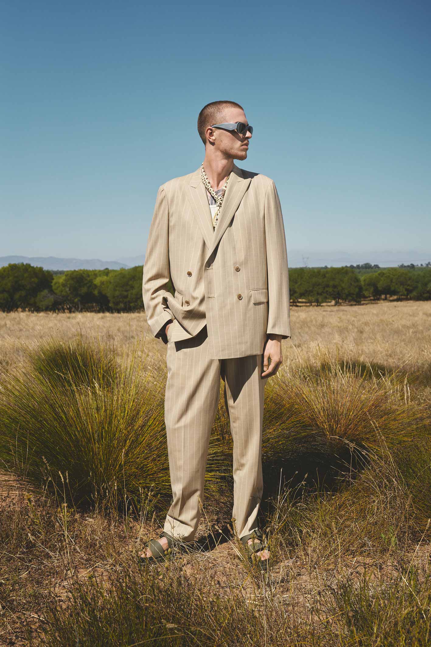 Leo DiCappuccino Oversized: Beiger Nadelstreifen Oversized Herrenanzug