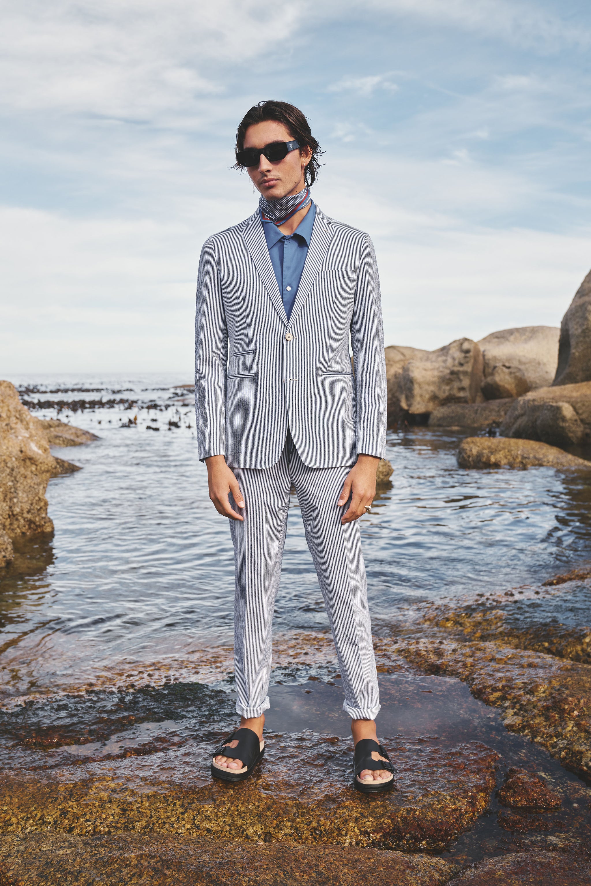 Quinn McSteve Fitted: Blauweisser Seersucker Slim Fit Herrenanzug